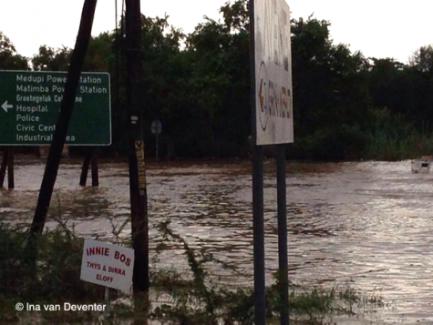 Locals Helpmekaar in Flooded Lephalale - SA People