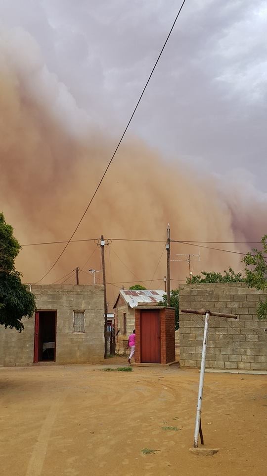 Incredible Photos & Videos of Hoopstad Sandstorm - SA People