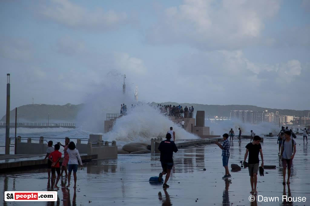 PHOTOS and VIDEO of Major Swell, Surfers on Big Waves in Durban, South ...