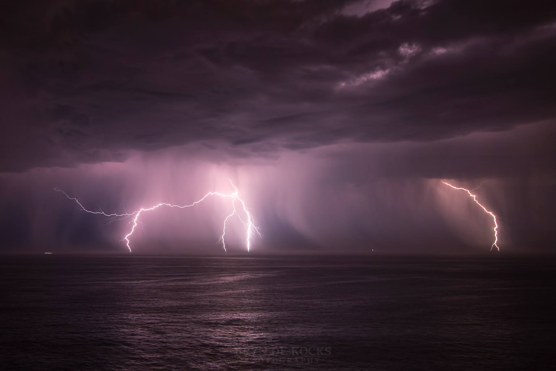 Dazzling Photos of Rare Lightning Over Cape Town - SA People