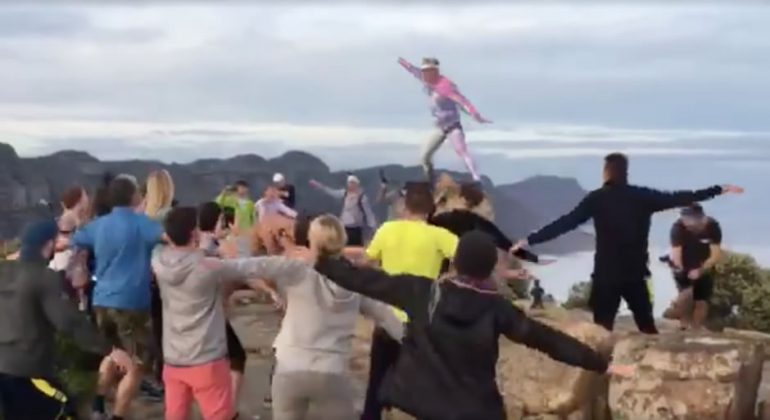 WATCH Capetonians Start the Day with an Exercise Party on Lion's Head ...