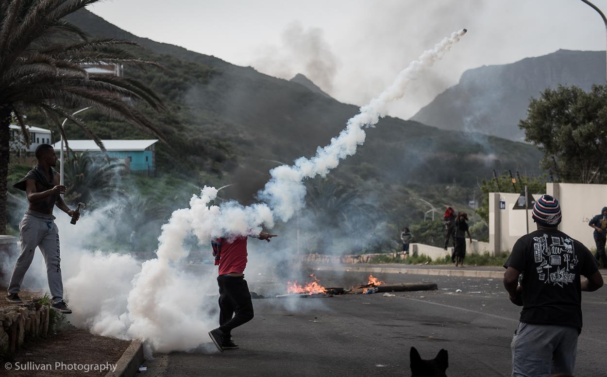 "Streets Resemble War Zone" - Hangberg Protest, Hout Bay PHOTOS - SA People