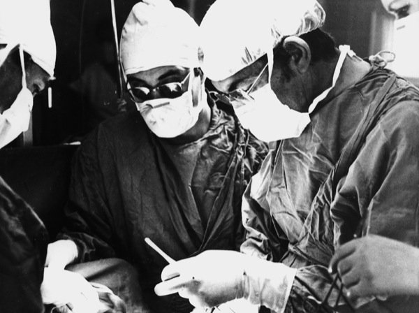 Behind The Scenes Of The World's First Heart Transplant, 50 Years Ago ...