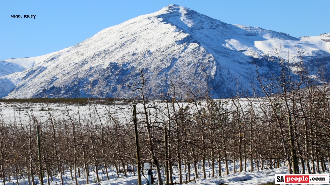 Magical Photos of Snowcapped Matroosberg Mountains in Ceres, South ...