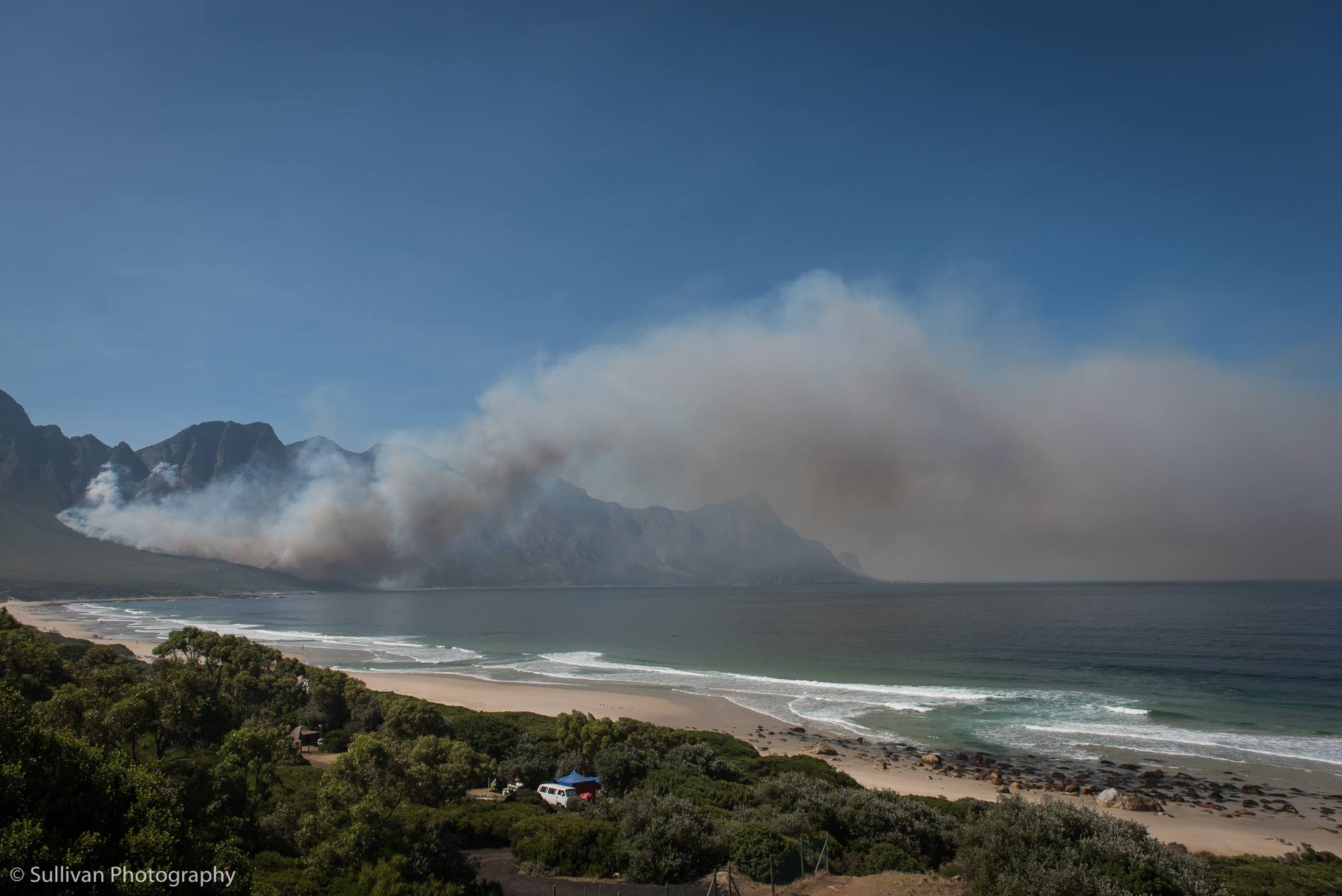Riveting Photos of Betty's Bay Fire by Award-Winning Photographer ...