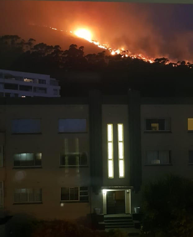 WATCH Lion's Head Blazes Towards Fresnaye After Fire Jumps Signal Hill ...