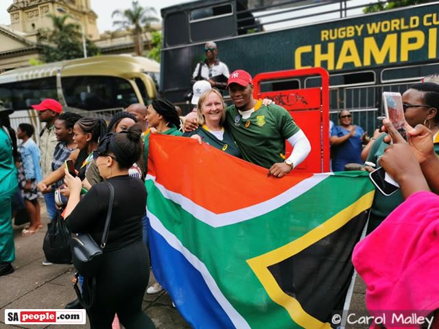 WATCH Amazing Scenes as Fans Sing SHOSHOLOZA at Springboks Trophy Tour ...