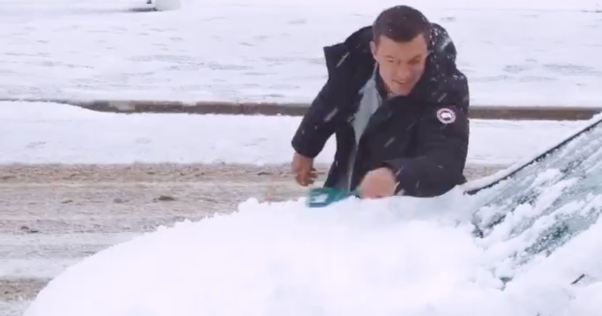 Viral video: Handre Pollard tries to rescue car from snowy situation