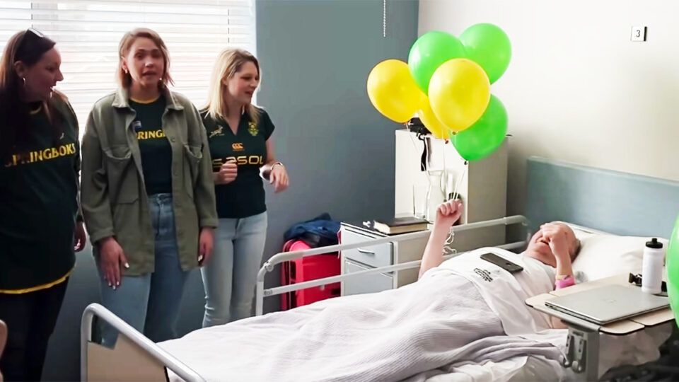 Leon Schuster in hospital... but still singing like a Bokmasjien ...