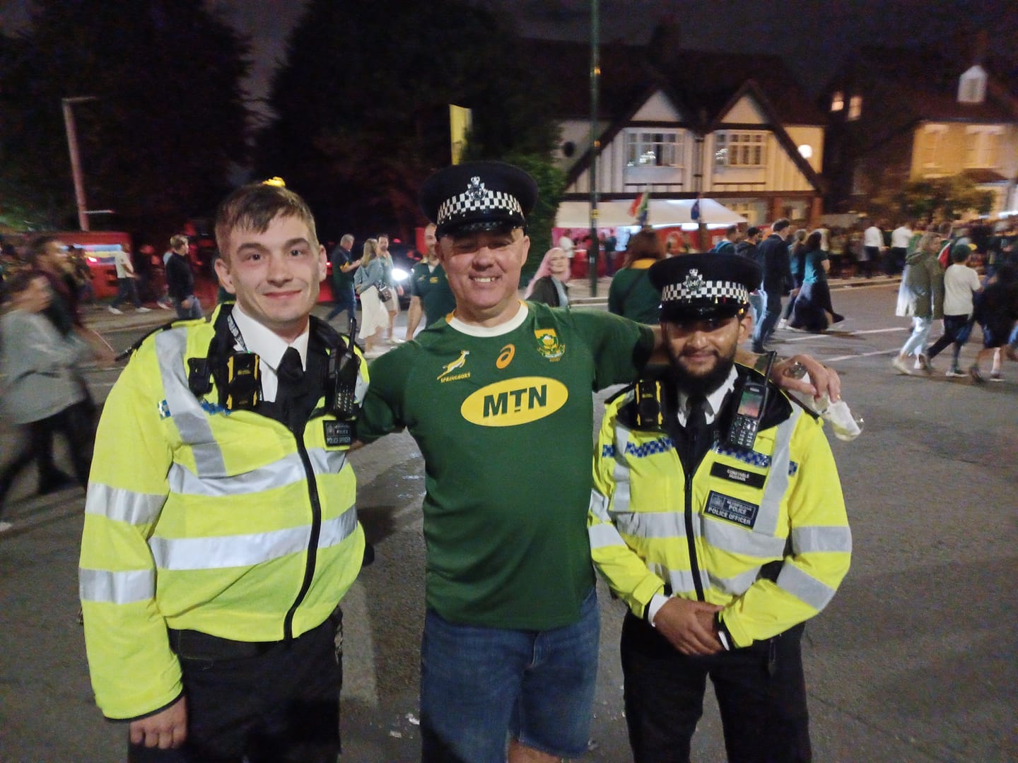 Proud Saffas bring Springbok fever to Twickenham: PHOTOS - SAPeople ...