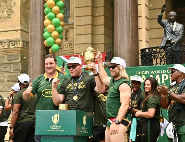 Cape Town supporters turn out in their thousands to celebrate Springbok ...